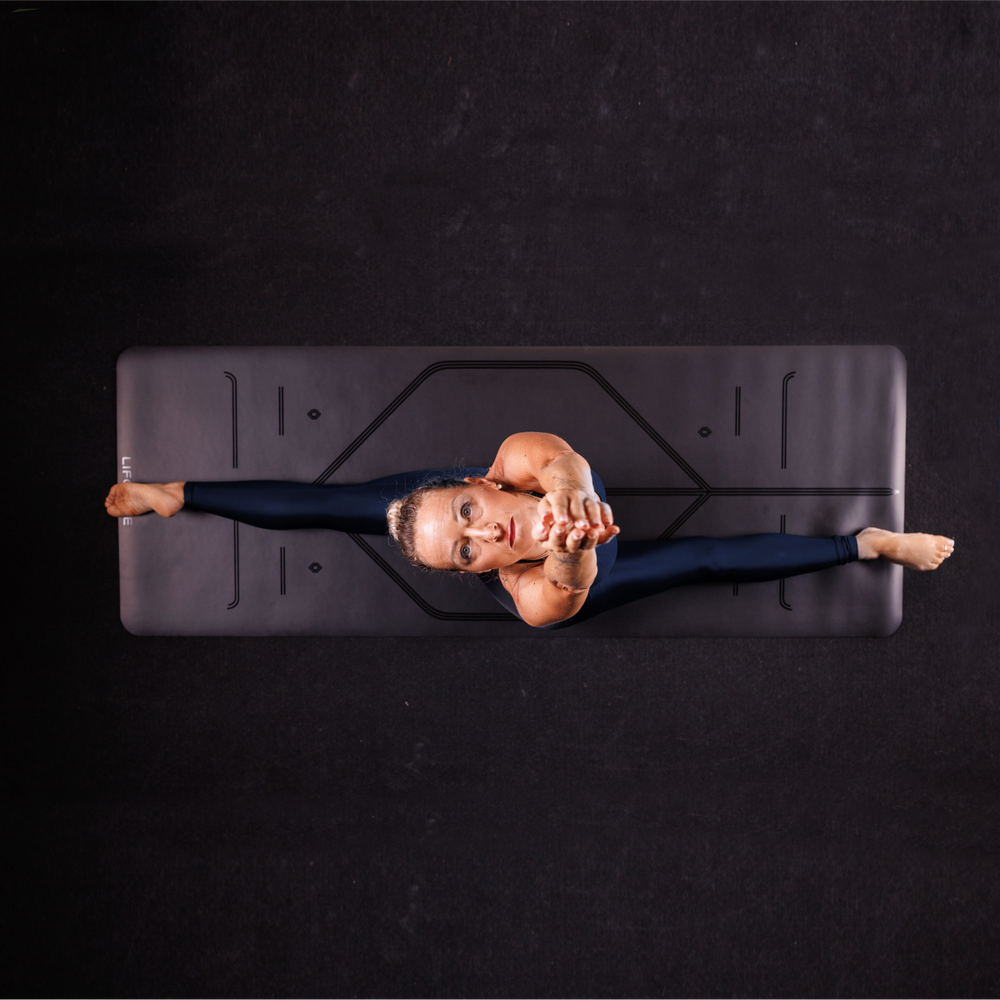 How to Do Extended Side Angle Pose (Utthita Parsvakonasana) – Liforme